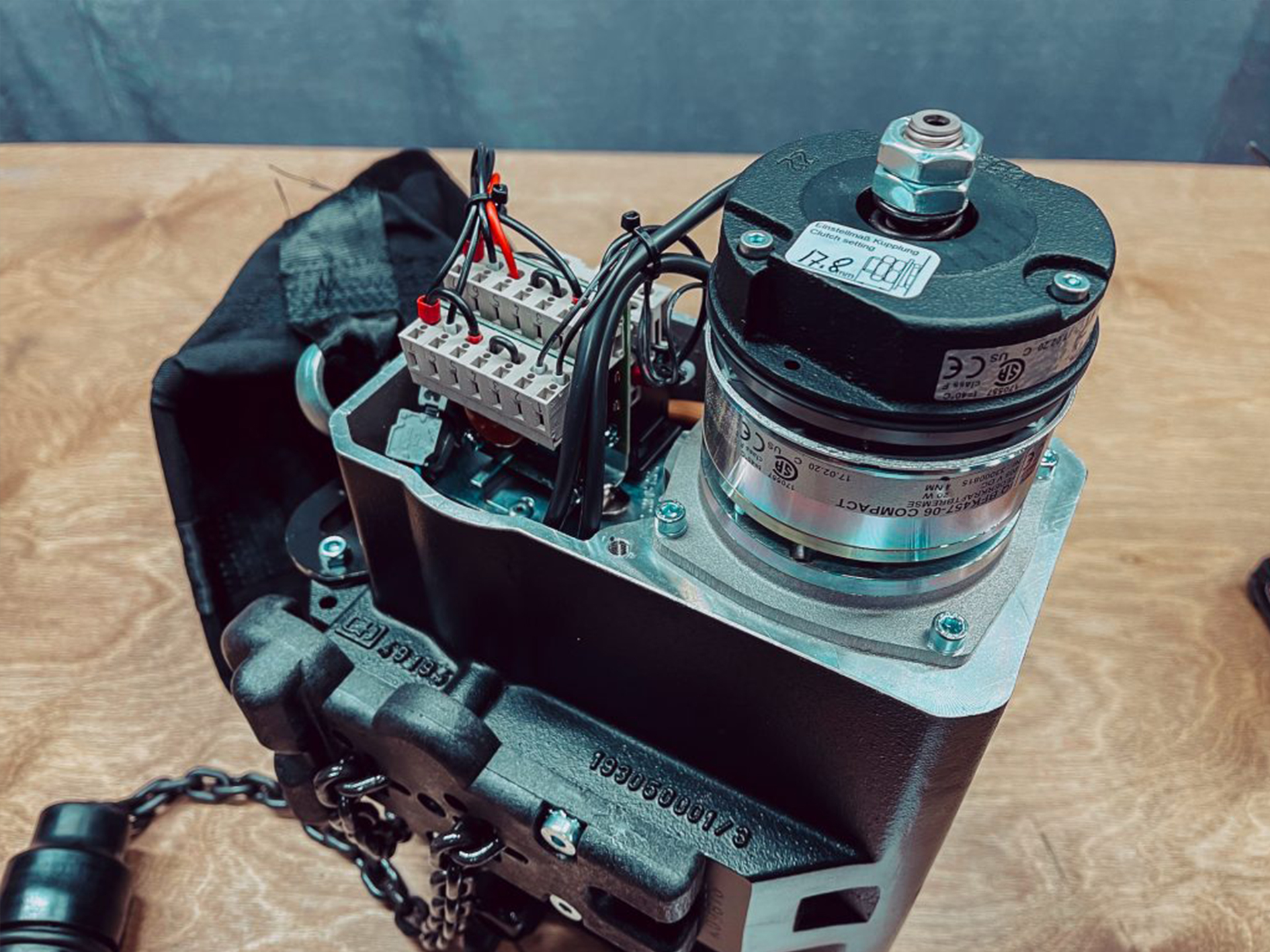 500kg D8 | SK030/10 - LIFTKET Electric Chain Hoists